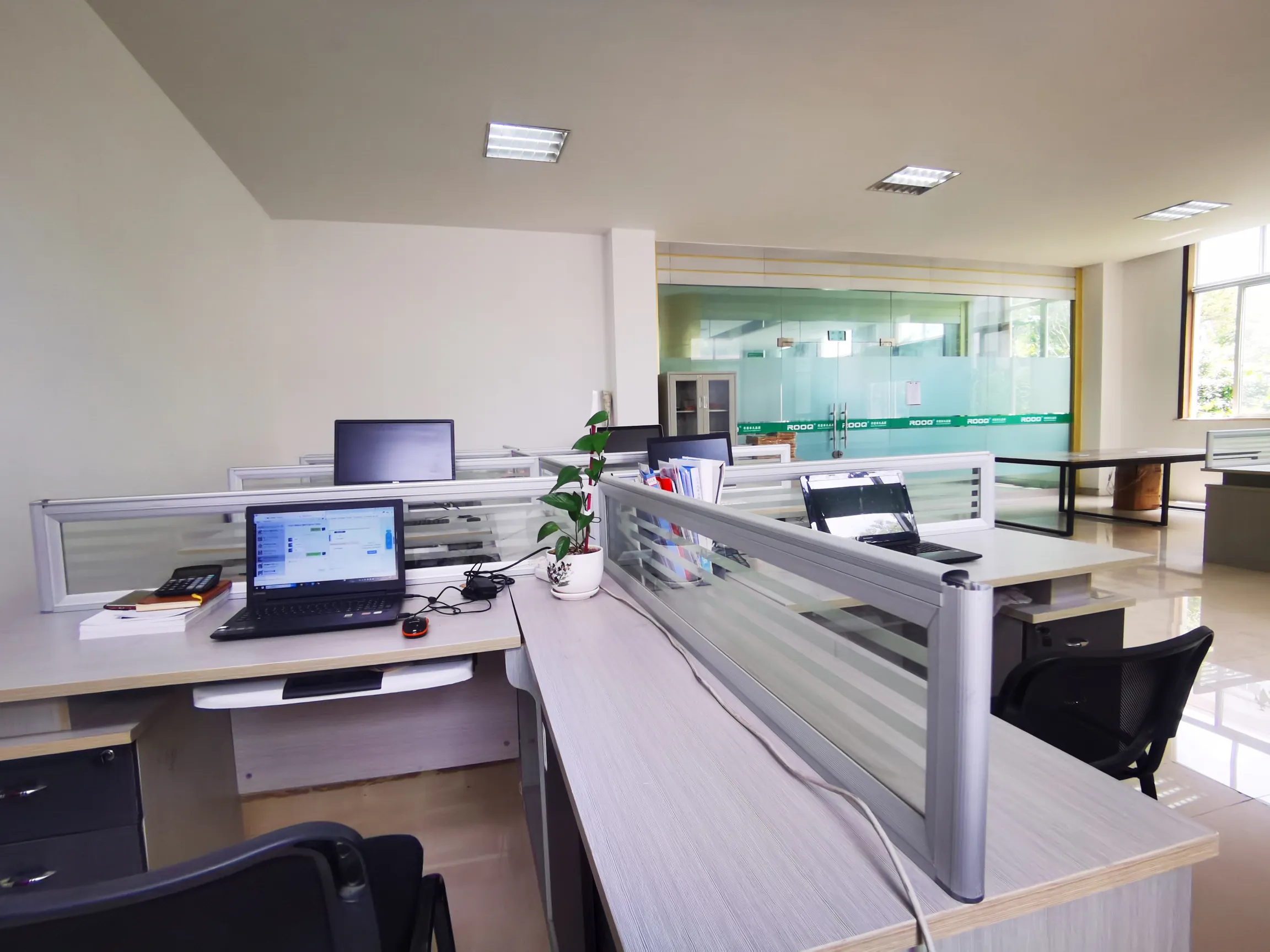 Contact | ROOQ Group