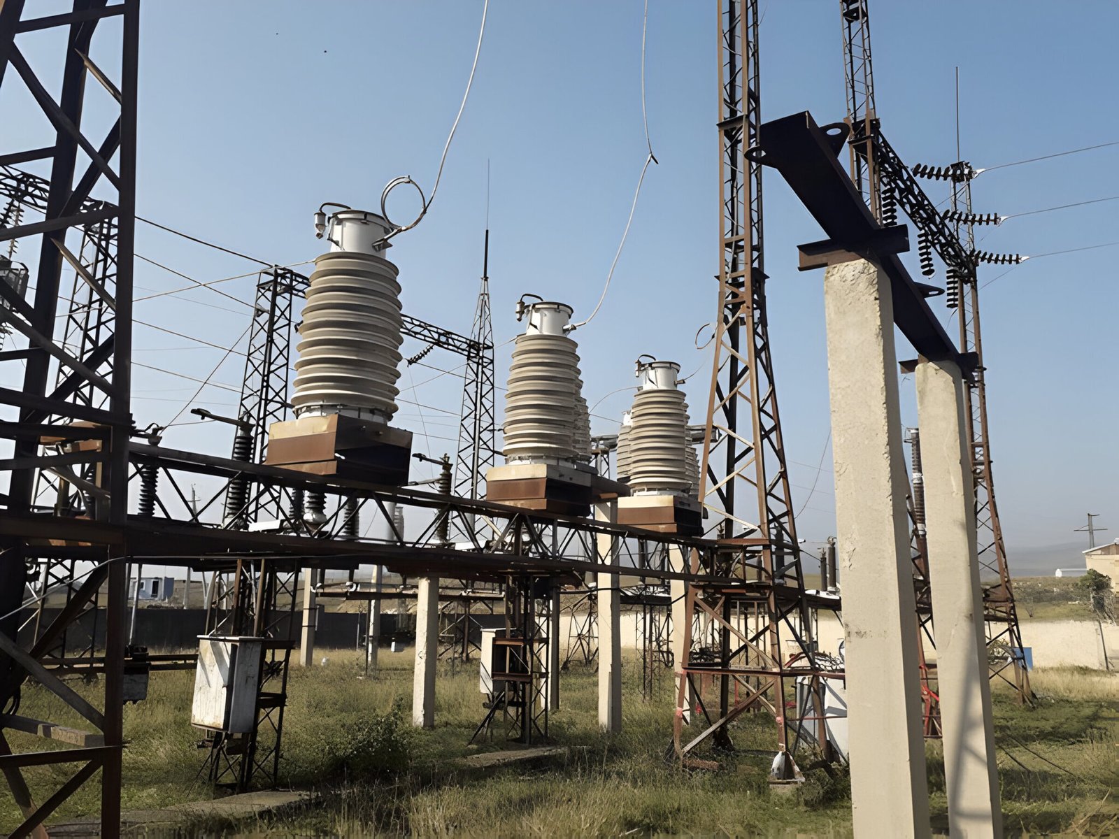 How Are Distribution Transformers Connected | ROOQ Group