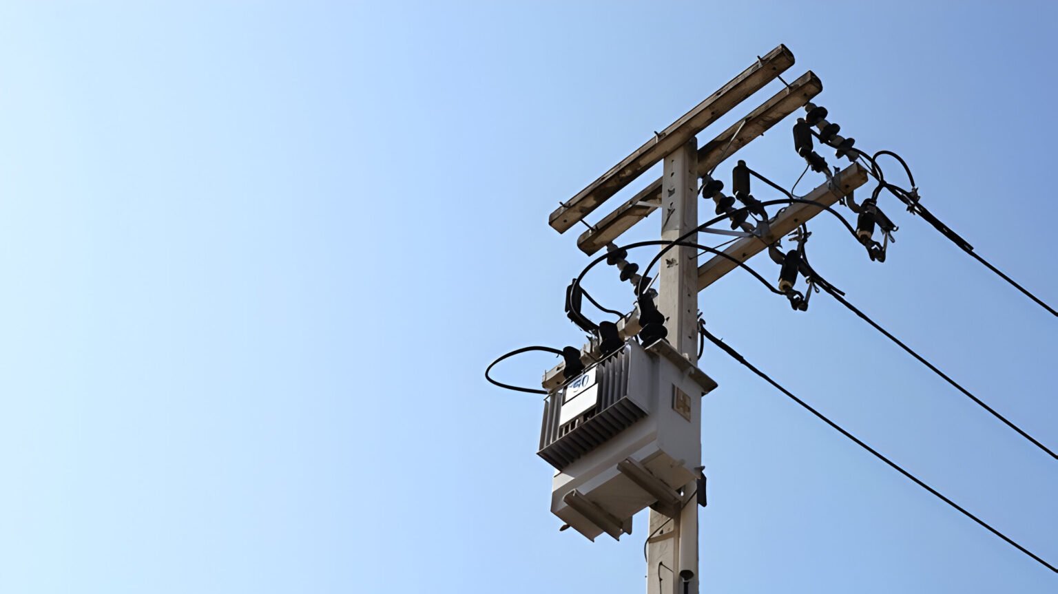O que é um transformador de poste telefônico? ROOQ Grupo